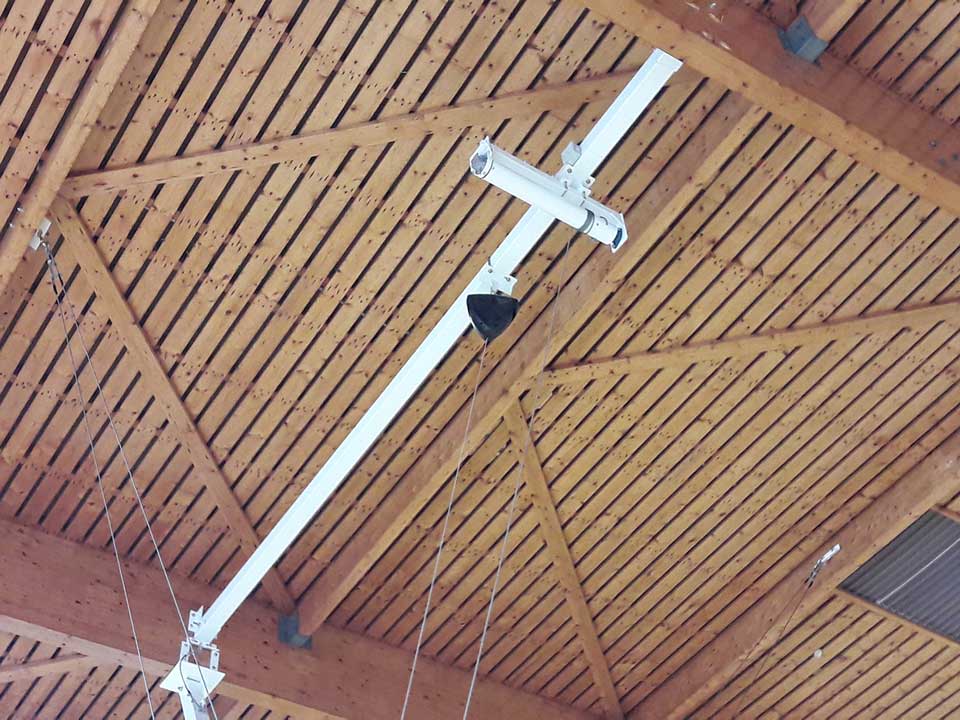 Treuil électrique avec fixation murale standard pour basket charpente